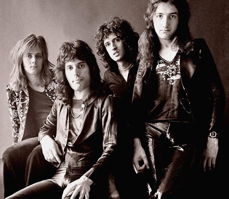 27 Easy Queen Songs To Learn And Play On Guitar (+TABS) | Guitar Based