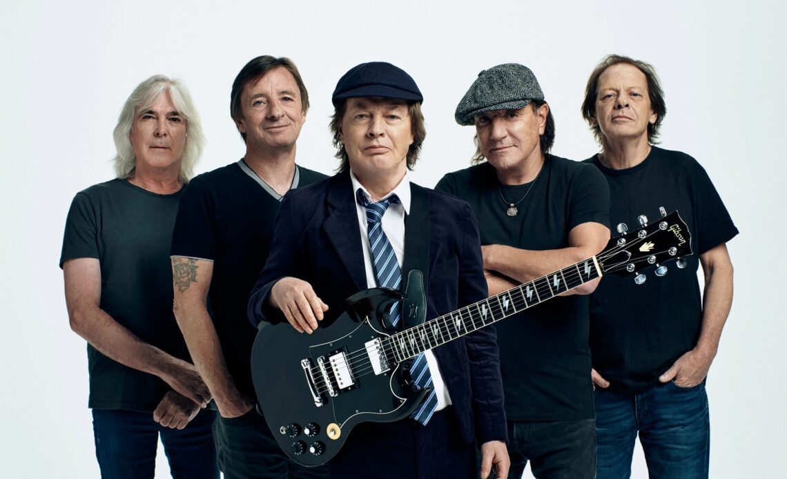 17 Extremely Easy AC/DC Songs To Play On Guitar (+TABS) | Guitar Based