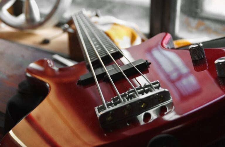 25 Best Bass Guitar Strings Of All Time | Guitar Based